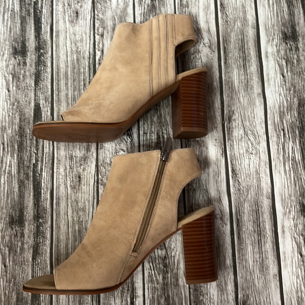 Vince Camuto Kenji Tan Peeptoe Cutout Bootie 9.5 - Gem